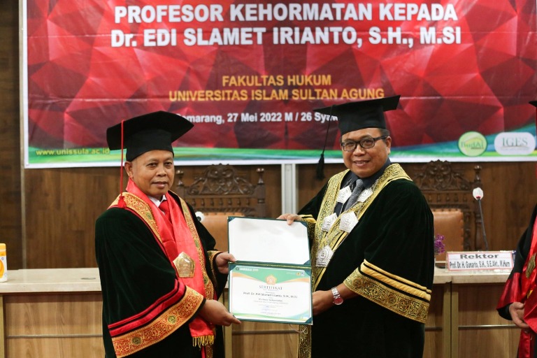 Kepala Kanwil DJP Jakarta Utara Terima Gelar Profesor Kehormatan di ...